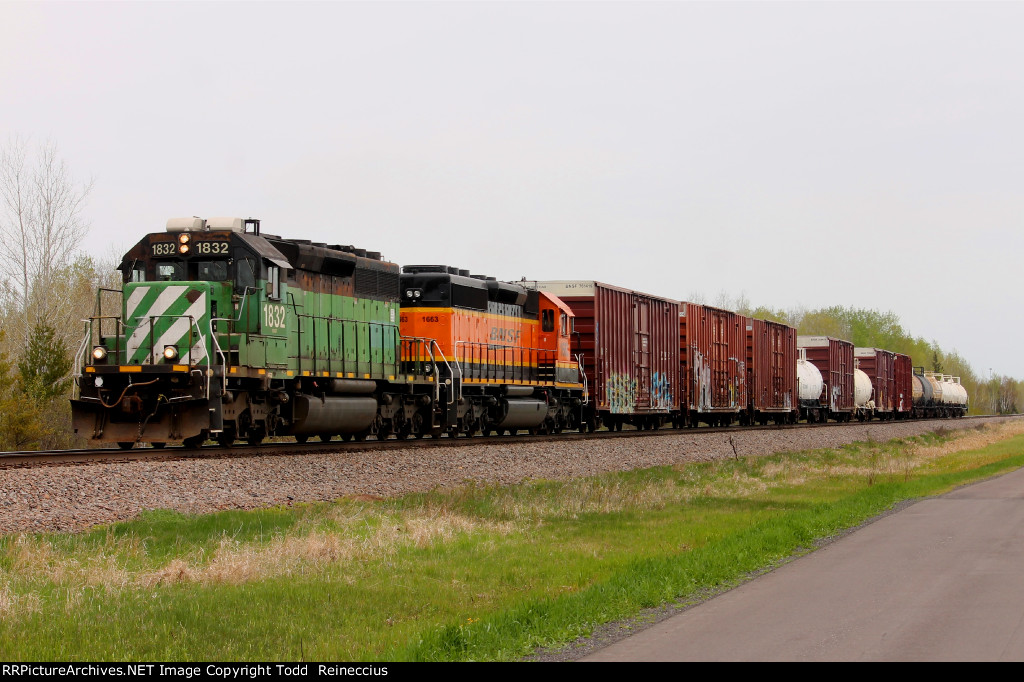 BNSF 1832